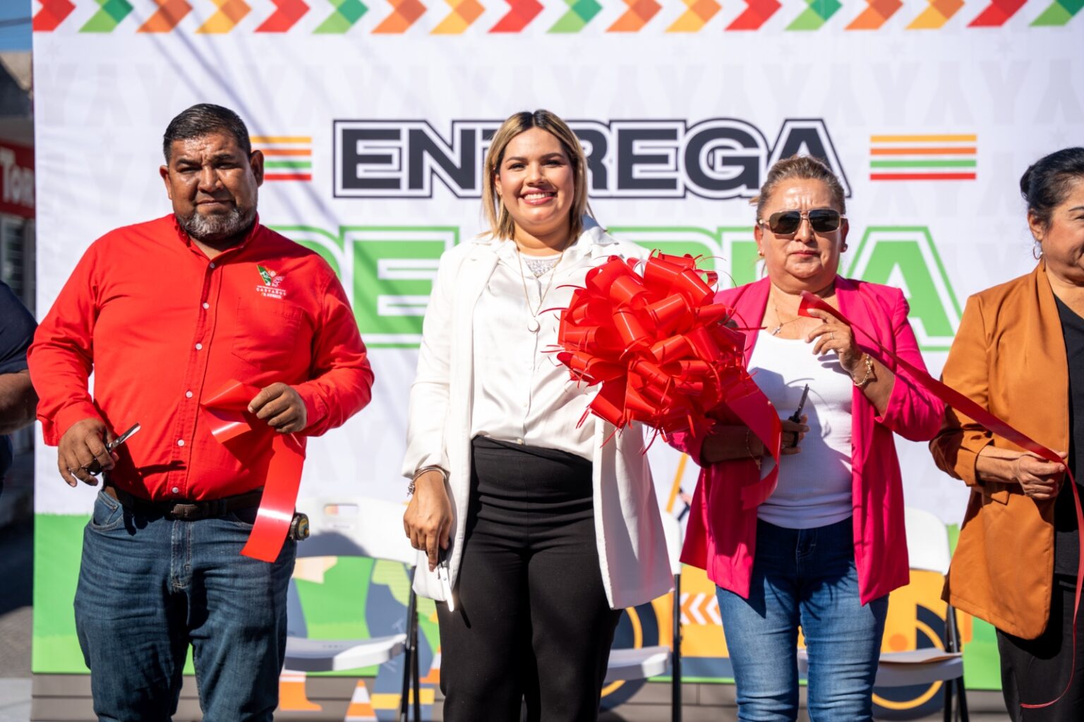 ENTREGA YESICA SIFUENTES ZAMORA OBRA DE RECARPETEO EN LA CALLE JUÁREZ ...